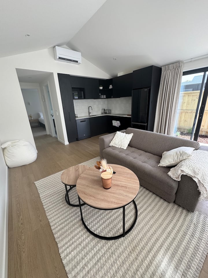Modern, Spacious 1 Bed Unit, Jacks Point - Lake Hayes