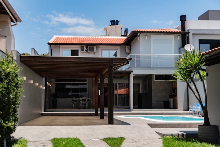 Casa Na Praia Com Piscina Até 8 Pessoa - Garopaba