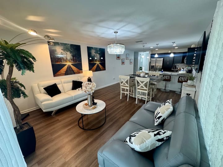 Stylish Home Close To Downtown Jacksonville - Jacksonville, FL