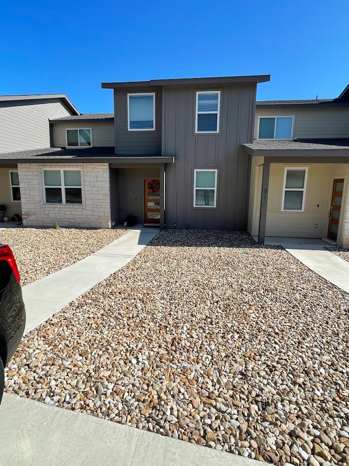 Lake Travis Townhome Sleeps 8 Perfectly - Lakeway, TX