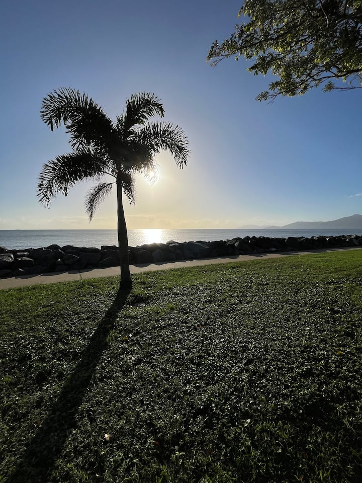 Beachfront Machans Beach - Cairns