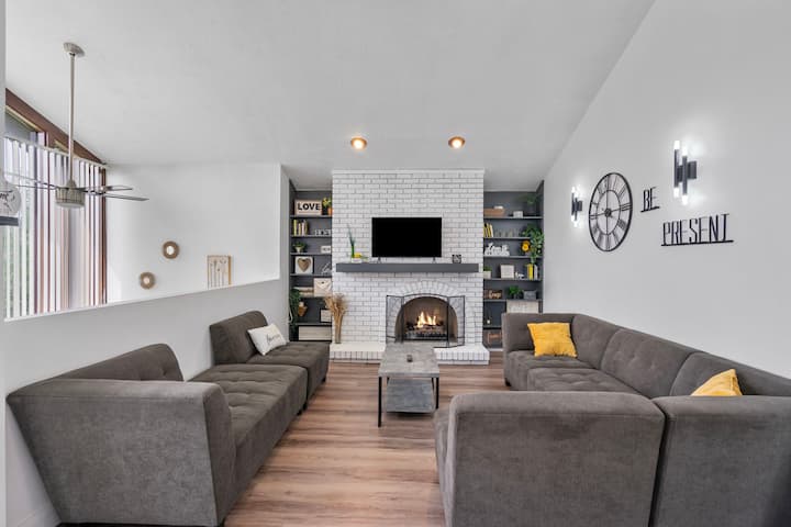 Whole House/htub/game Room/garage Pkng - West Valley City, UT