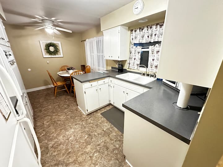2bdrm Bungalow*lg Yard*southlnk - Lincoln, NE