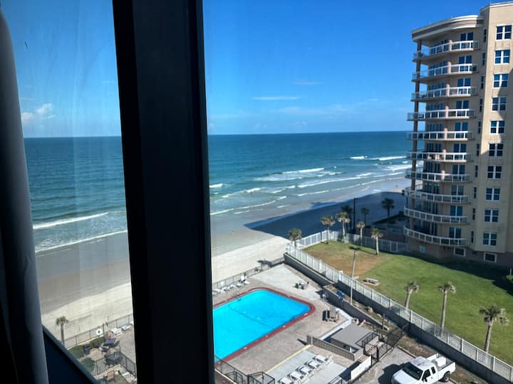 Great Ocean View Studio! - Daytona Beach Shores, FL