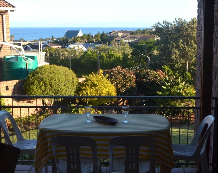Spacious Home 800m From The Beach
3 Bedrooms - Jeffreys Bay