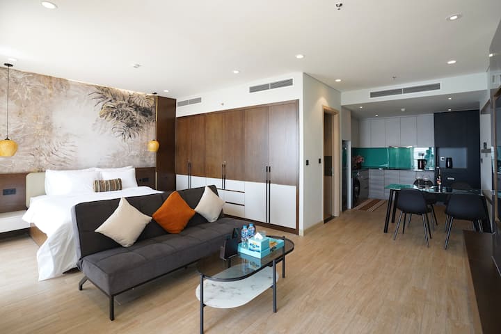Luxury Beachfront Apartment With Ha Long Bay View - Hạ Long
