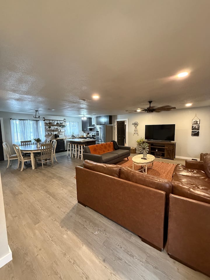Family House By The Lake - New Braunfels, TX