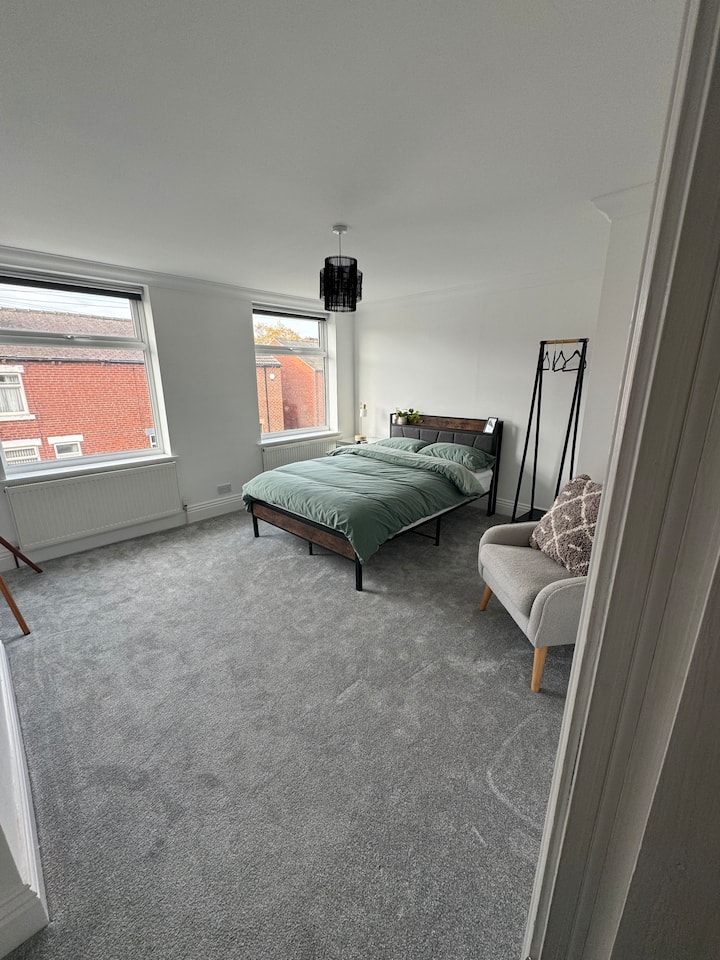 The Perfect Room To Rent - 웨이크필드