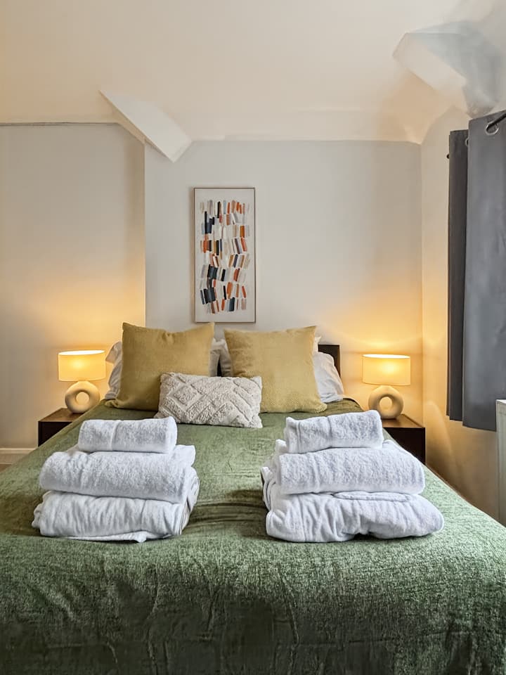 Charming Retreat With Hot Tub & Sauna Sleeps 4 - Seaford