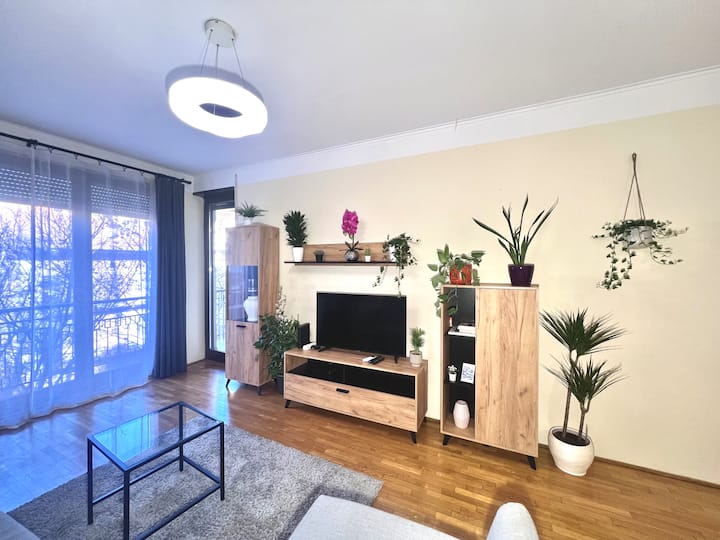 Highwood Wonder Home @Center W Huge Balcony - Budapest