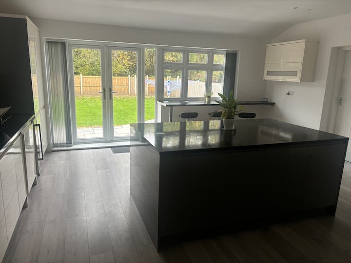 Double Bed (Garden View) - Birkenhead