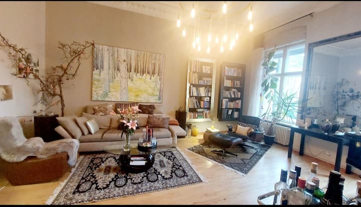 Eclectic Belle Etage Apartment On Kollwitzplatz - Berlín