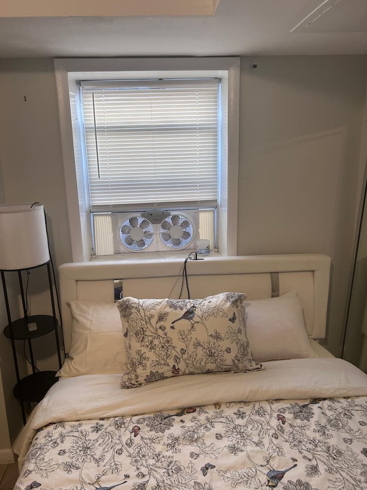 Queen Size Led Rm W/zero Gravity Massage Chair - The Bronx, NY