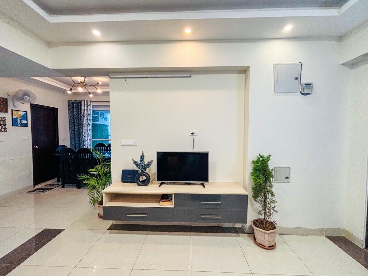 Indore Apartment Holiday Rentals - Madhya Pradesh, India | Airbnb