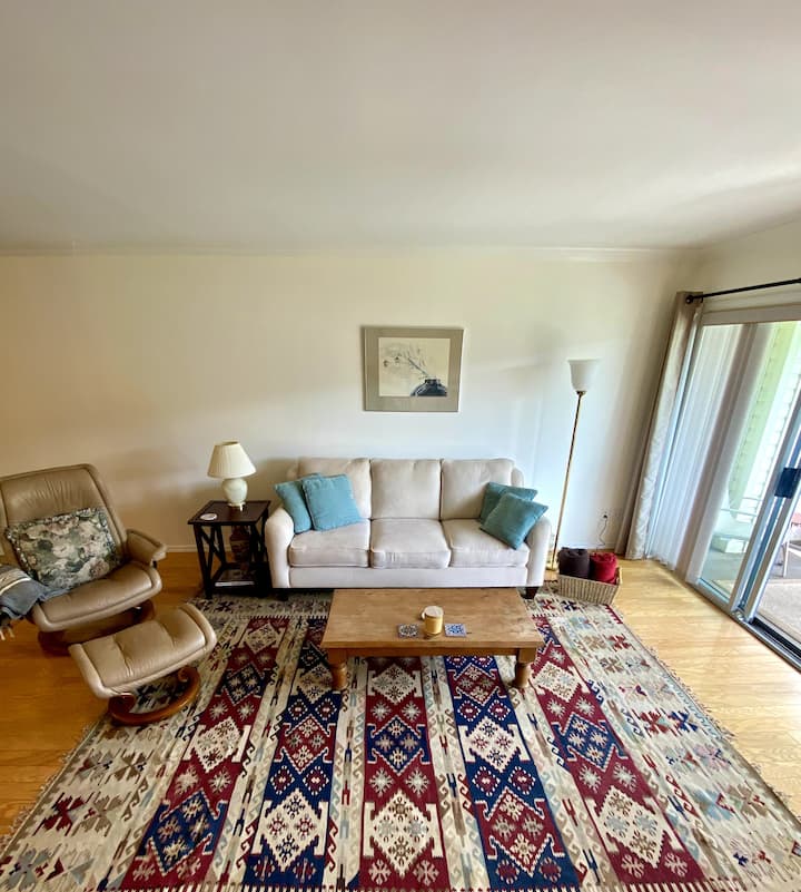 Beautiful, Large & Clean In A Fantastic Location - Penticton