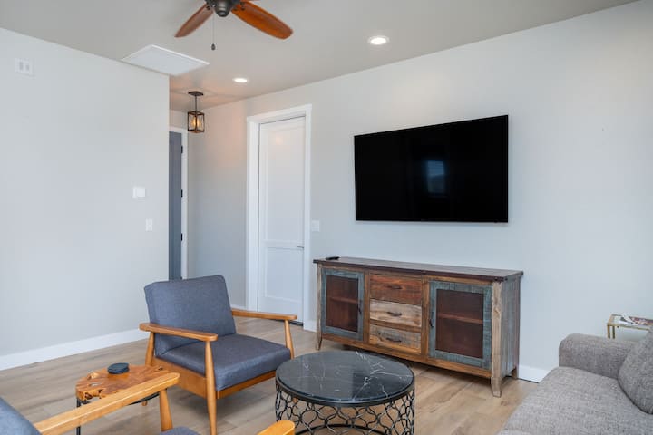 New Private Casitas (Sleeps 4) - Lake Havasu City, AZ