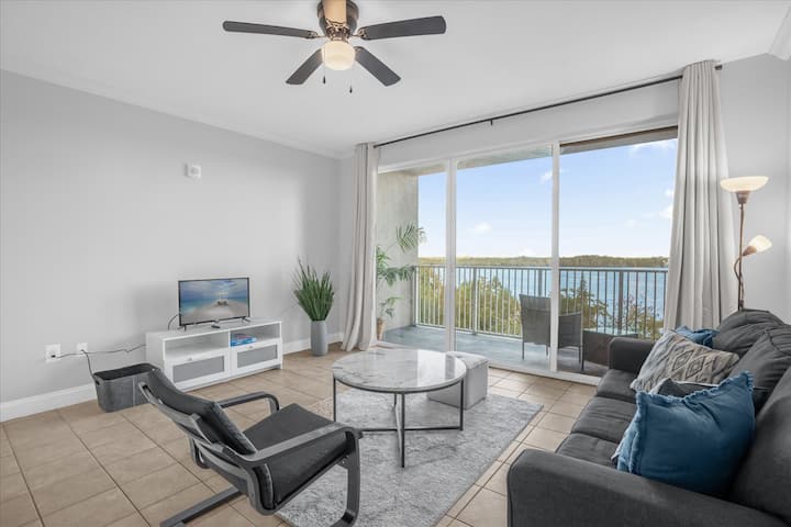 Unique Lake Condo + Disney View! - Orlando