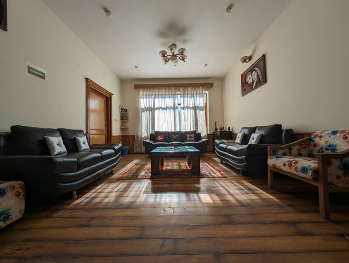 Valley View Luxury Family Villa - Manali