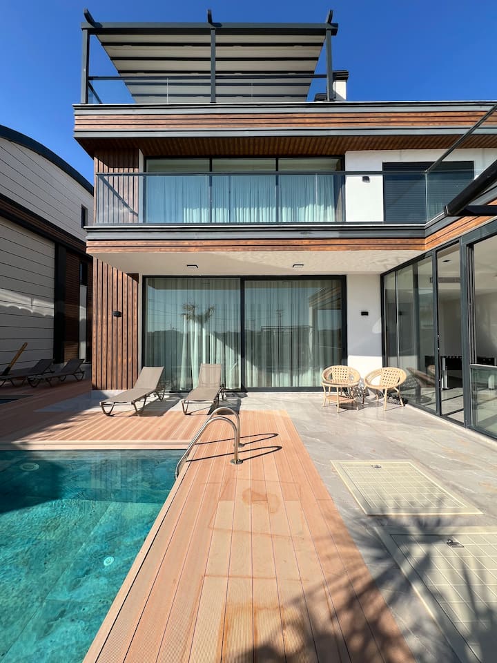6-bedroom Villa W/ Pool & Sauna - Döşemealtı