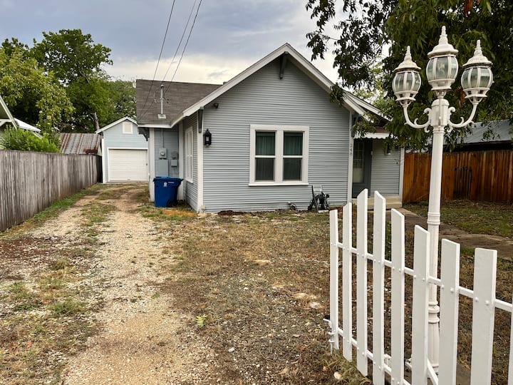 Cottage On Travis - Kerrville, TX