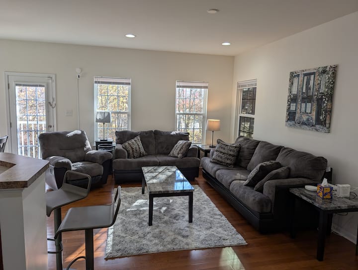 Spacious Townhouse - Cherry Hill, NJ