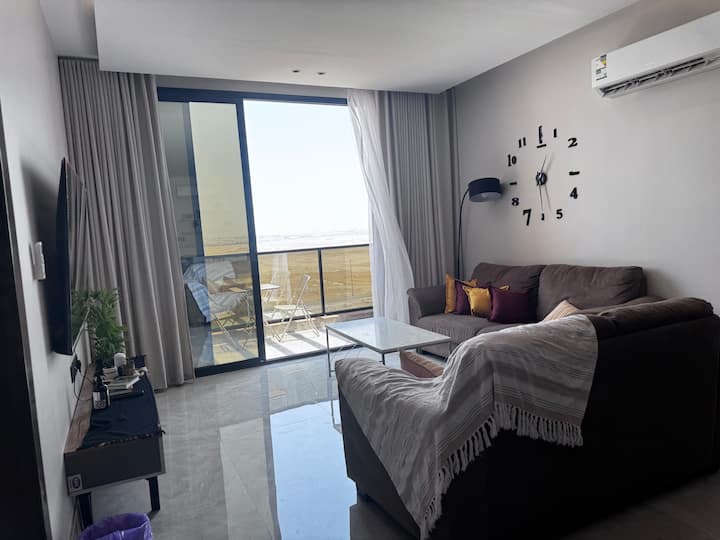 شقة بغرفتين نوم، ومطبخ متكامل وبلكونة - Dammam