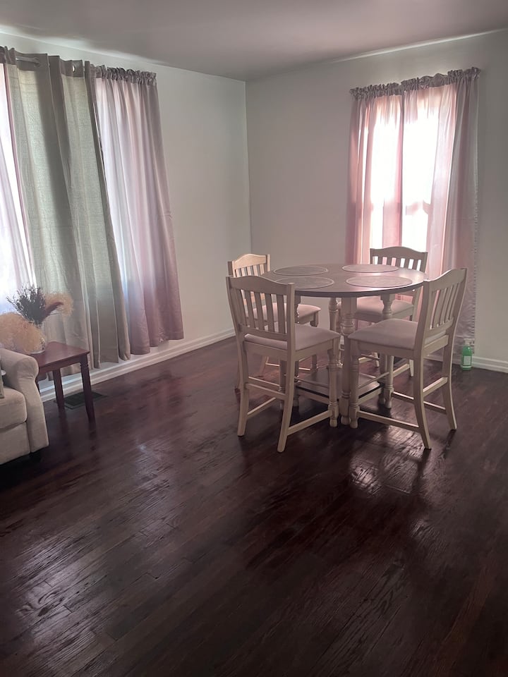 Cozy House By Campus & Downtown - Champaign, IL