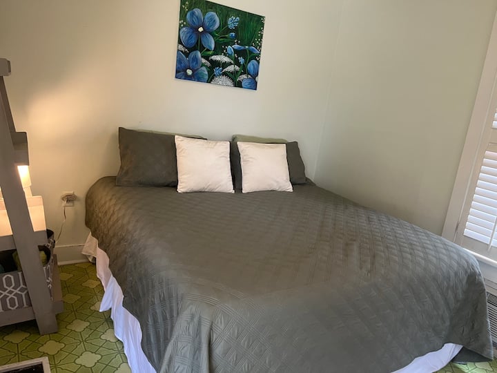 Golfer Golden Bell Suite ( Historic Summerville ) - Augusta, GA