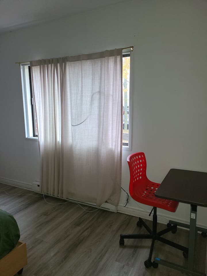 Big Room In A Quiet Apartment - Pointe-Claire