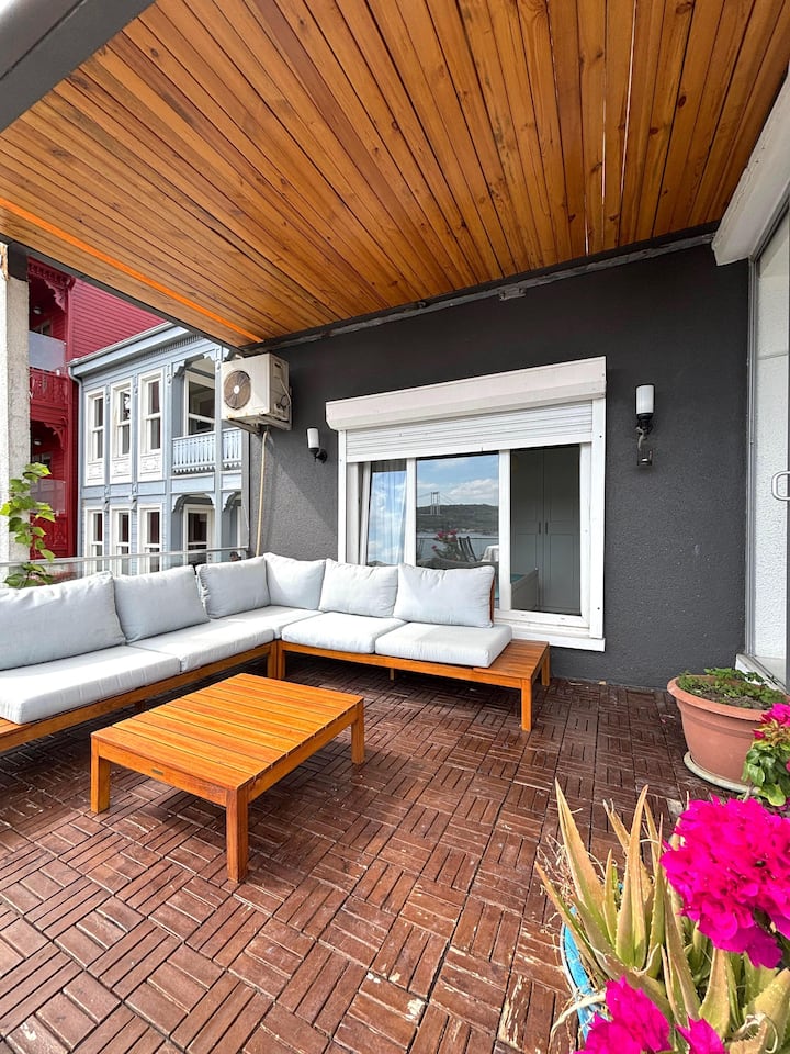 Spacious 1-br Apt With Bosphorus View And Terrace - Riva
