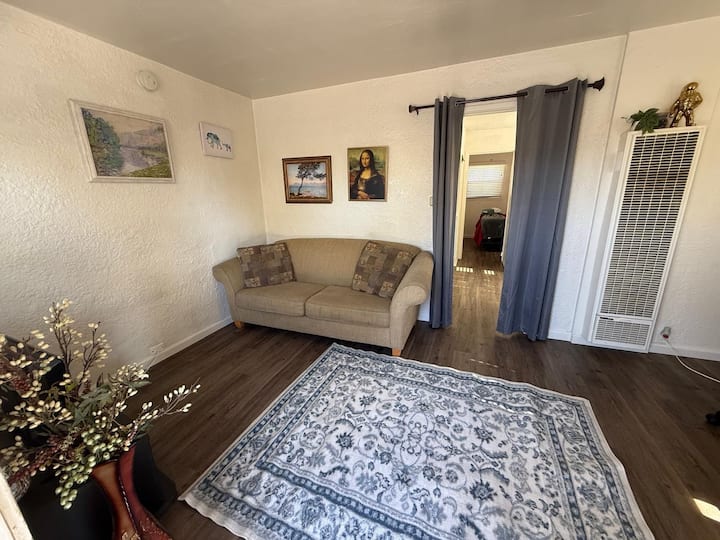 Lovely Place 1st Floor Central S.maria - Santa Maria, CA