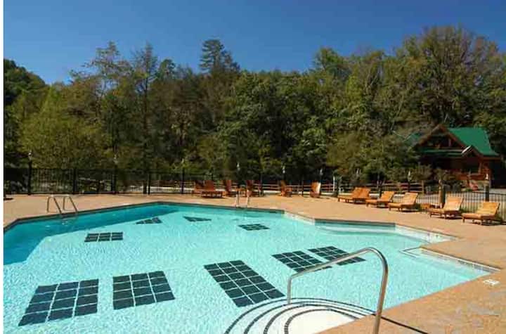 5br Timber Haven | Hot Tub | Game Room |&nbsp;Theater - Pigeon Forge, TN
