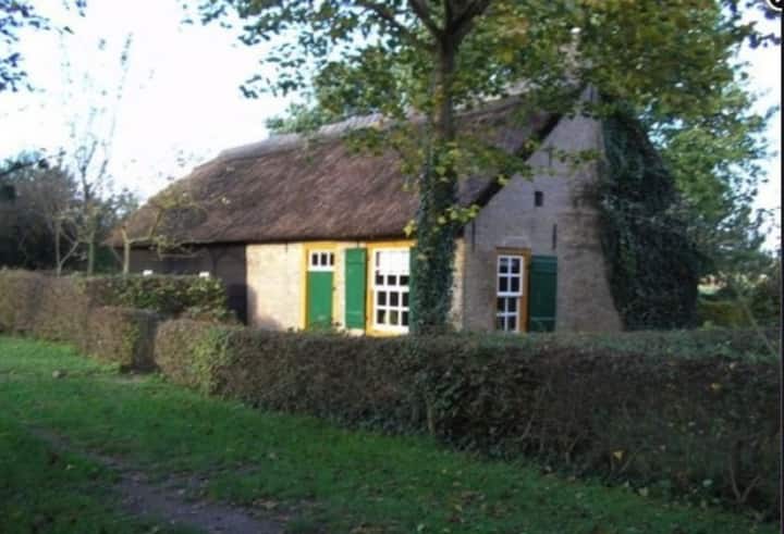 Karakteristieke, Monumentale Boerderij - Oosterhout