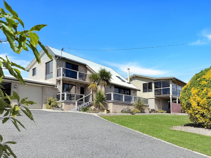 Beach-view Retreat With Pizza Oven & Fruit Garden - Binalong Bay