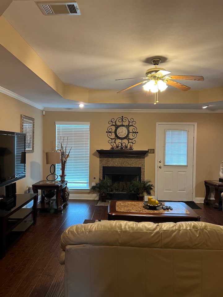 Charming Retreat - Near Airport & Downtown - BREC's Baton Rouge Zoo