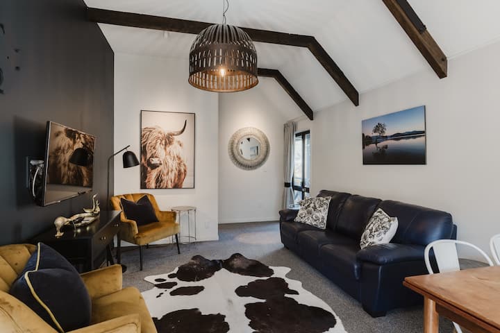 Wanaka Central Apartment + Hot Tub - Wanaka