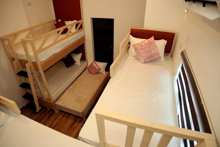 Dune Hostel Alleppey: 6 Bed Bedroom+4 Bed Bedroom - 阿勒皮