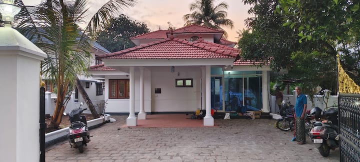 Beautiful Spacious Villa  At Kottayam - Kottayam