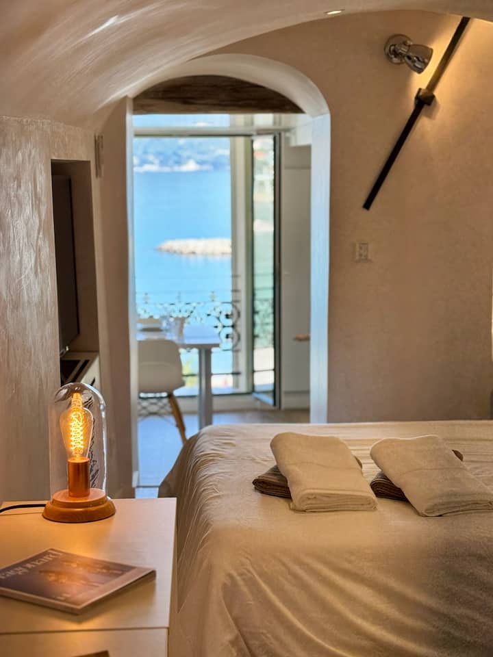 Menton Fifty-seven I - Menton