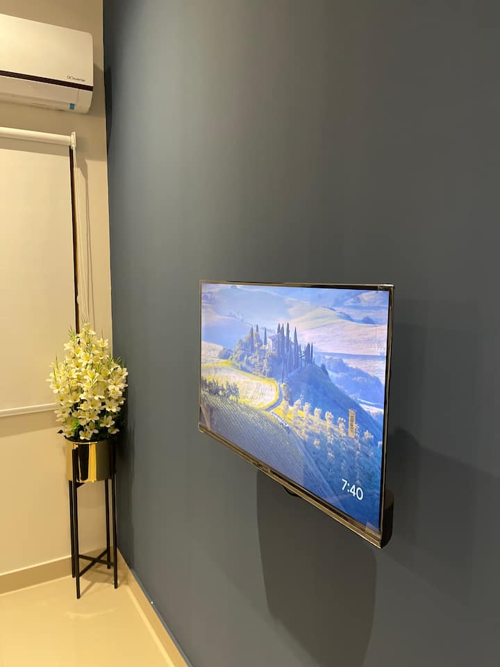 Luxurious Three Bedroom Banglow - Karachi