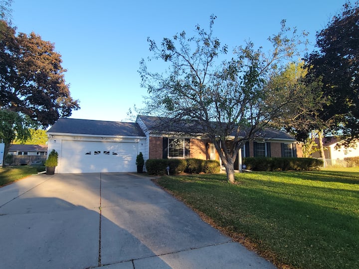 A 4br/2ba House In A Safe And Quite Neighborhood. - Lansing, MI