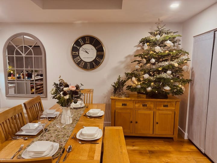 Forest's Edge  Family House - Lyndhurst, UK