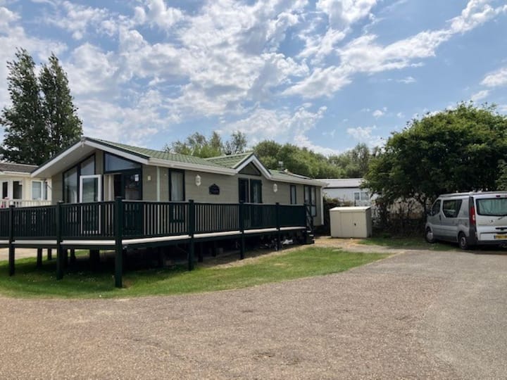 6 Berth Lodge In Hunstanton, Norfolk Ref 23011b - Norfolk