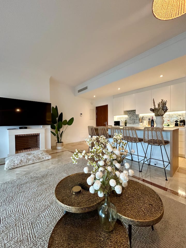 3br Apt W/ Heated Pool Spa&gym - Costa del Sol