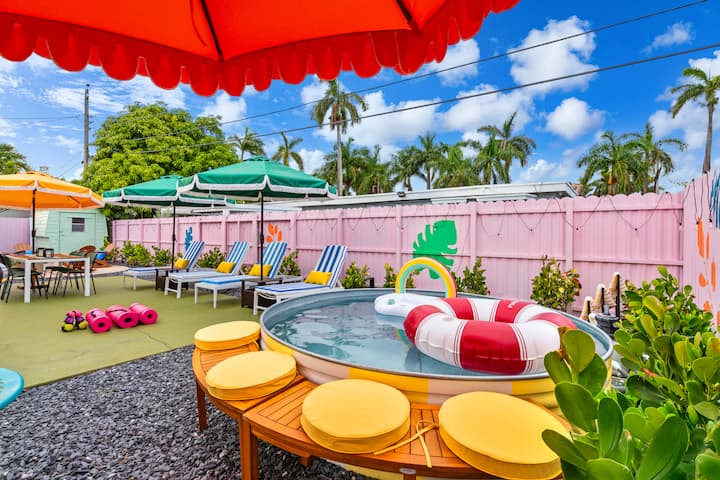 Cowboy Pool, Minigolf, Arcade, Firepit, Ping Pong! - Hollywood, FL