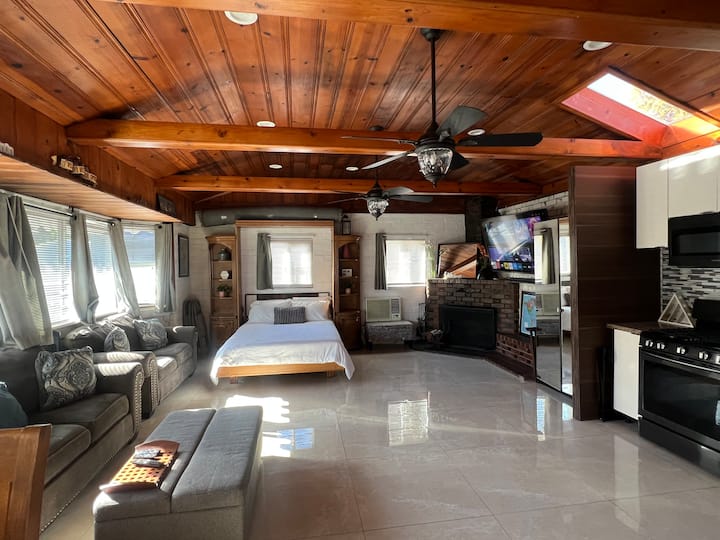 Charming Lax Hideout- Luxurious Bath-full Kitchen - El Segundo, CA