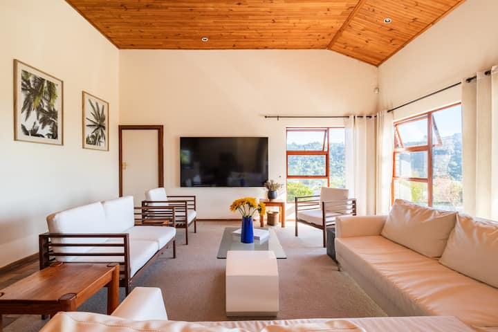 Sunny & Spacious 7 Bedroom Home - Plettenberg Bay