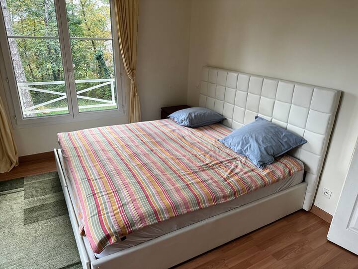 Chambre à Coucher. - Gex
