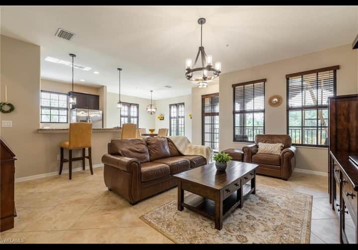 2 Bed Luxury Condo With Semi Private Pool On Quad. - Fort Myers, FL