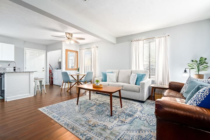 Chic Downtown Au Townhome! 2/1.5 - Auburn, AL